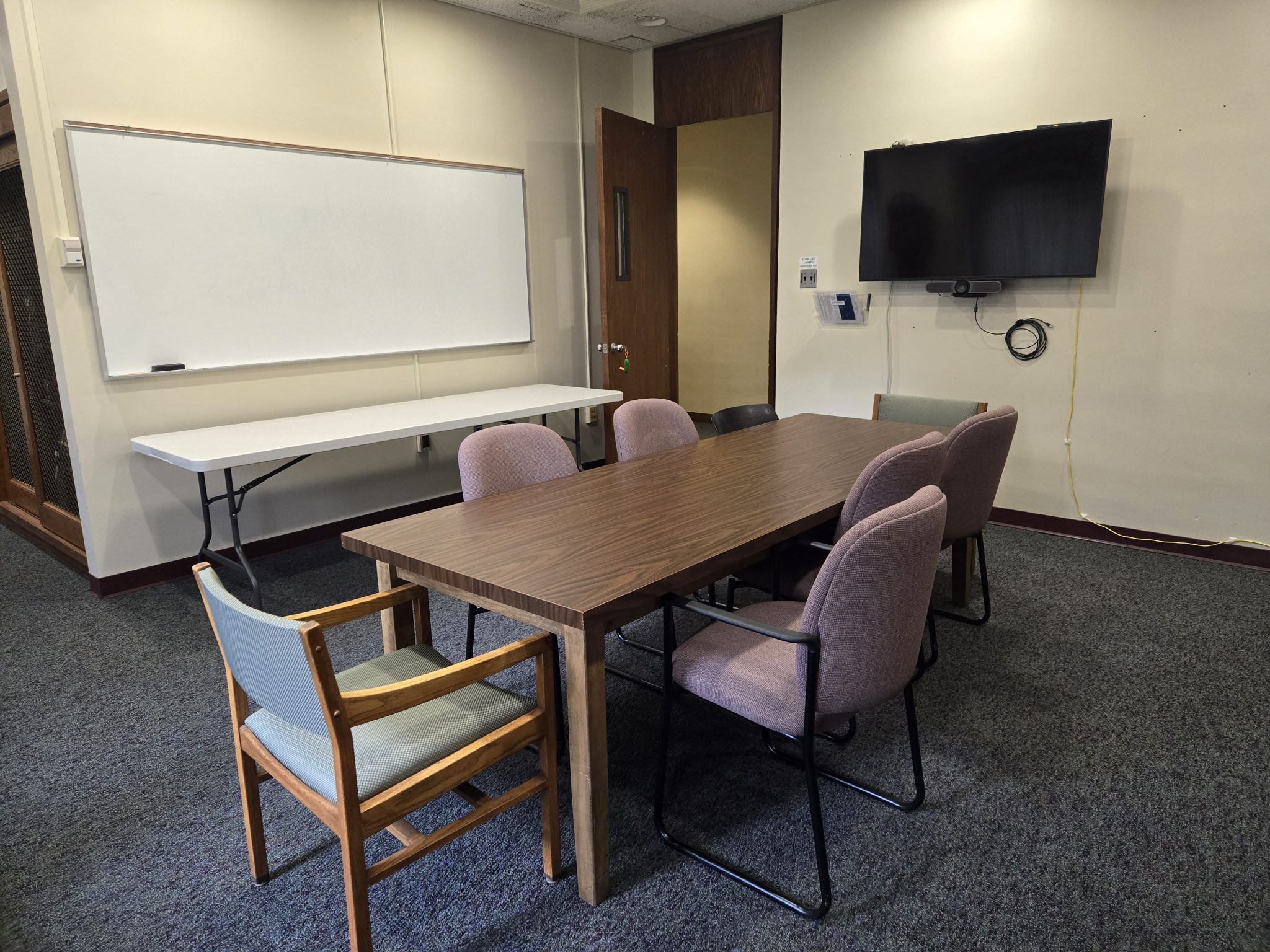 Book the Carson Room | UConn Health Sciences Library